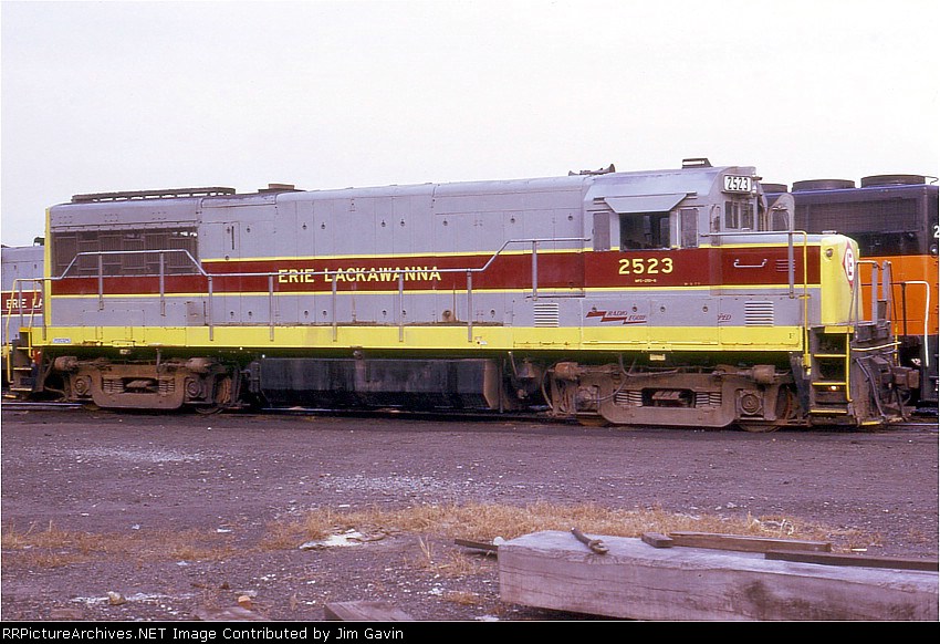 EL U25B 2523 (R)